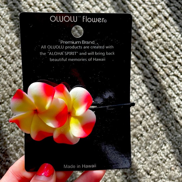 oluolu flower | Accessories | Nwt Oluolu Hawaiian Flower Clips | Poshmark